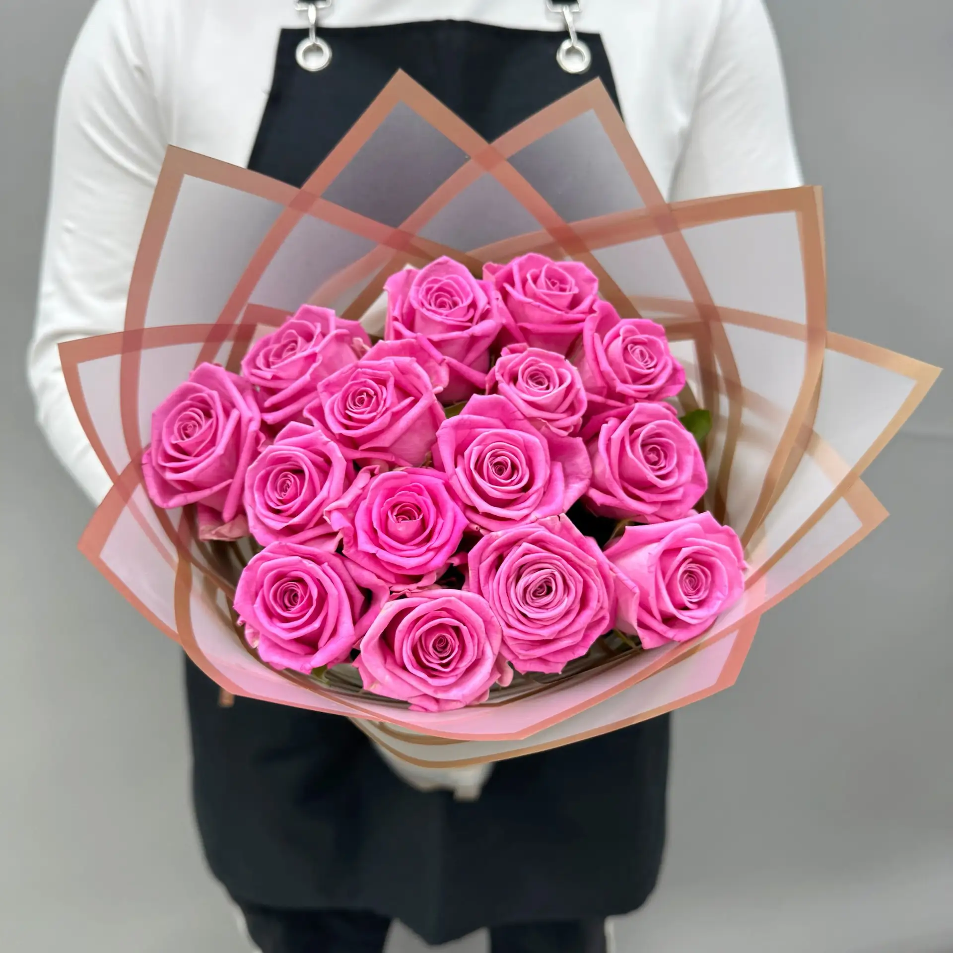 Розы Flowerstorg, розовые, 19 штук, 50 см, сборка на стеблях N17