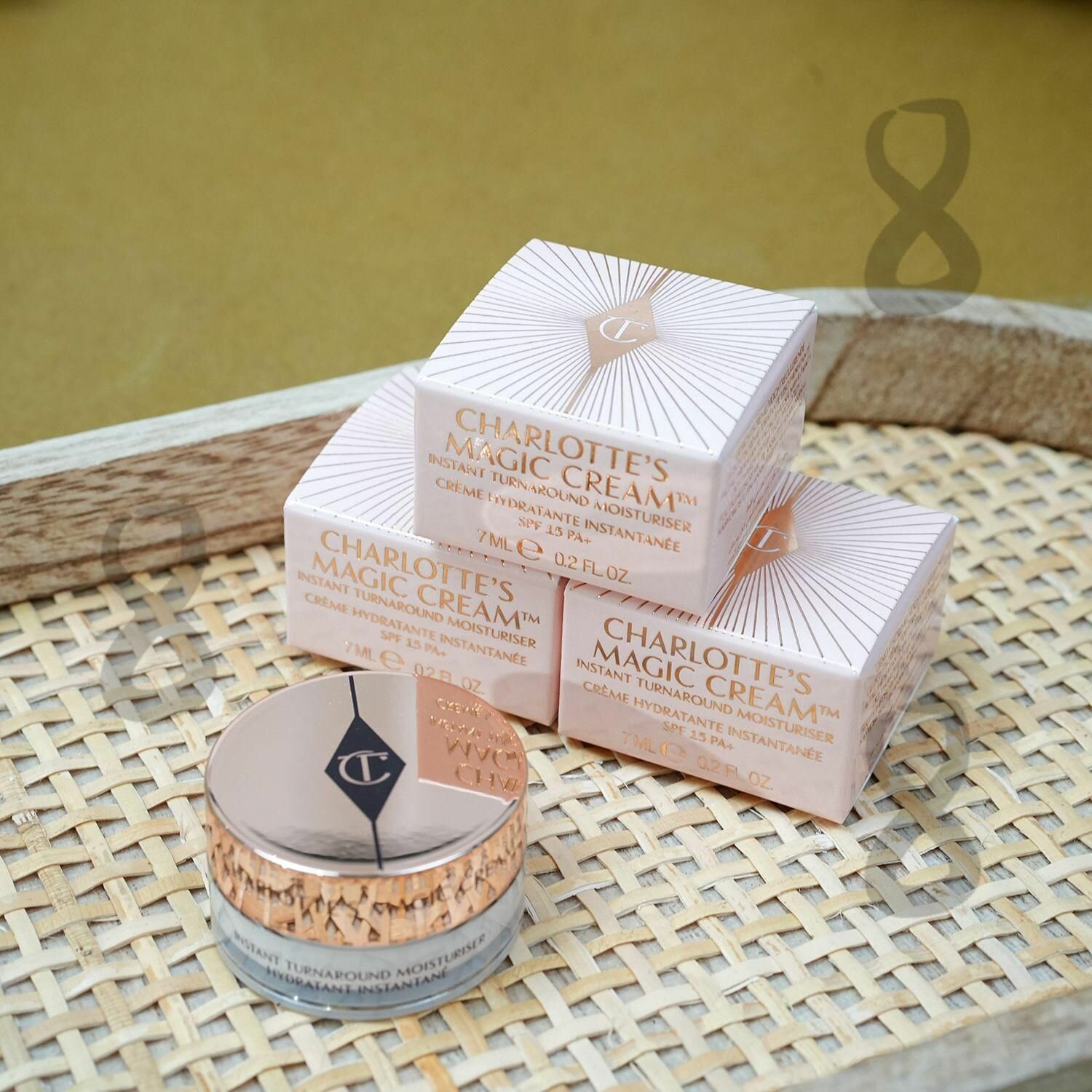 CHARLOTTE TILBURY Увлажняющий крем с SPF 15 для сияния кожи Charlotte's Magic Cream 7 мл