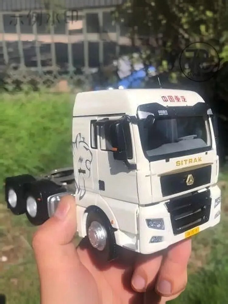 SINOTRUK SITRAK C7H модель автомобиля 1:36, белое, коллекционная