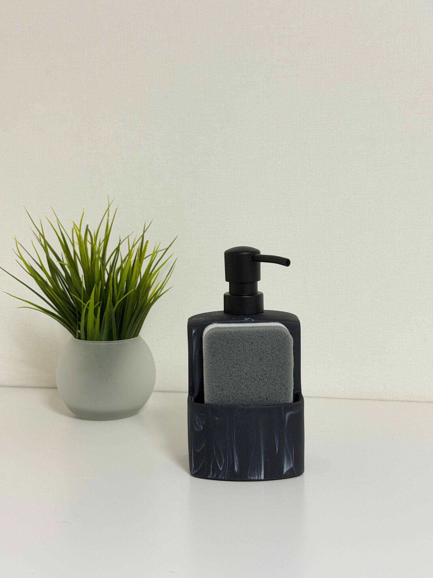 Дозатор для моющего средства на кухню , диспенсер для мыла , с губкой с черным дозатором