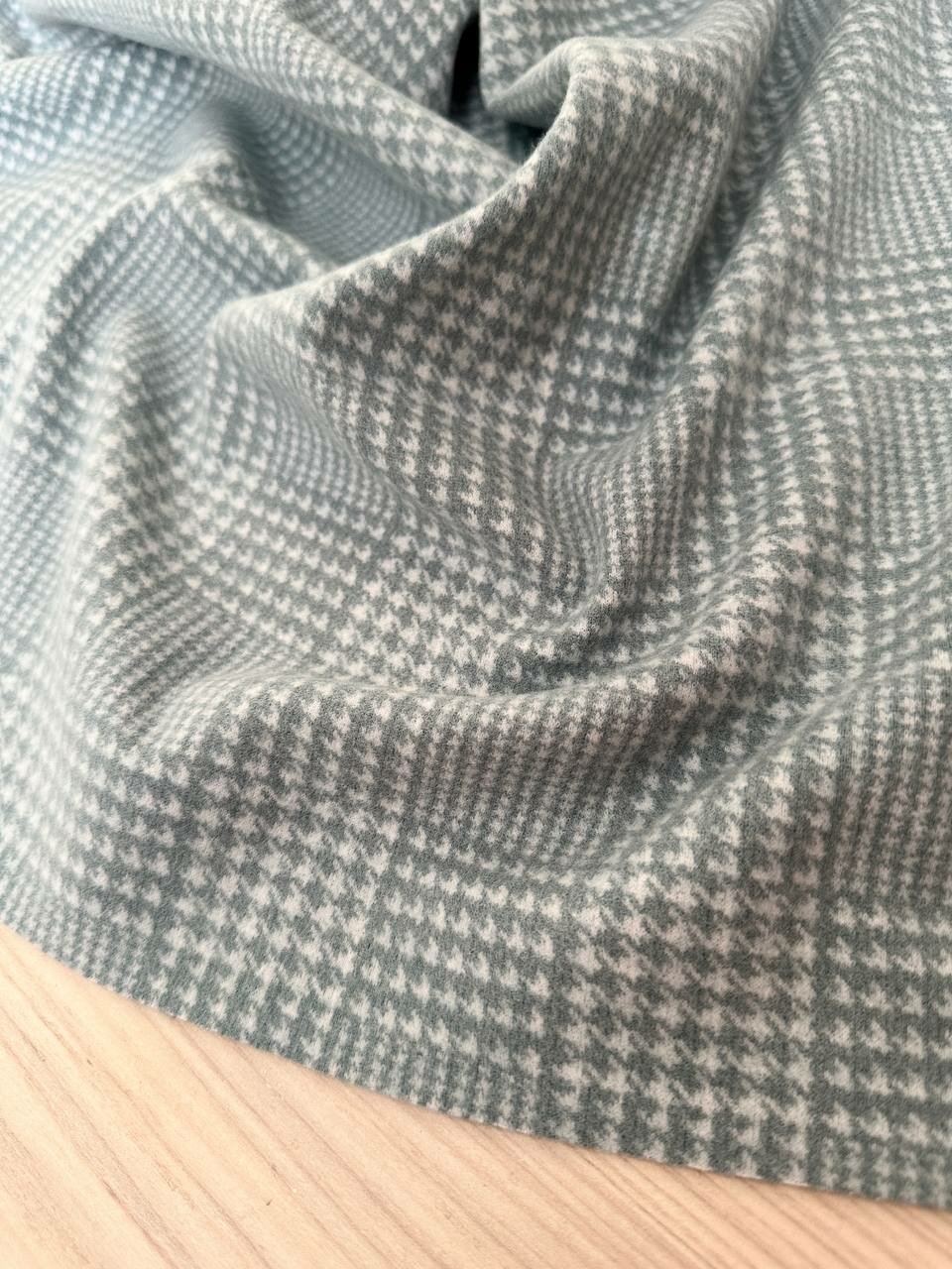 1,5 м. Драп ткань для шитья пальто, кардиганов, пиджаков, юбок. Ширина 150 см. Плотность 420 г/м2. Цвет бело-голубая клетка