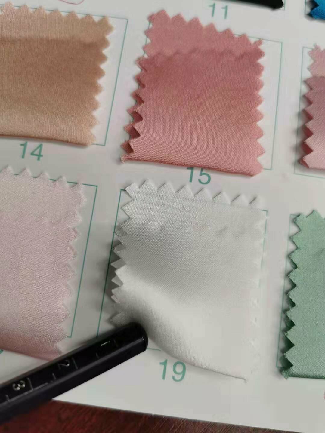 Простой креп-сатин 16/19 монме, ширина 114 см, 100% шелк тутового дерева, полный шелковый материал для оптовой одежды