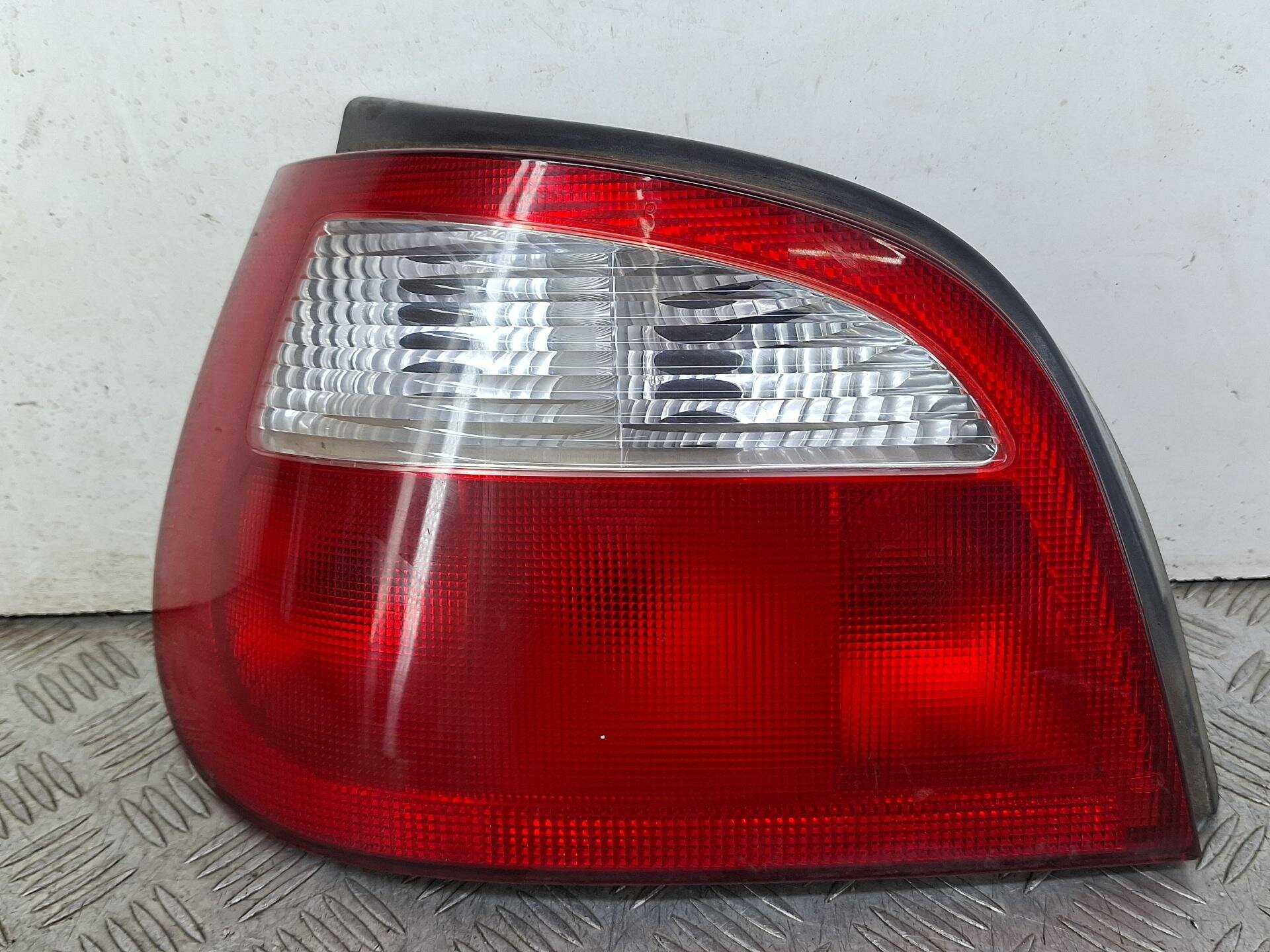 Фонарь задний левый Renault Megane 1 рест. (1999 - 2003) 7700428320