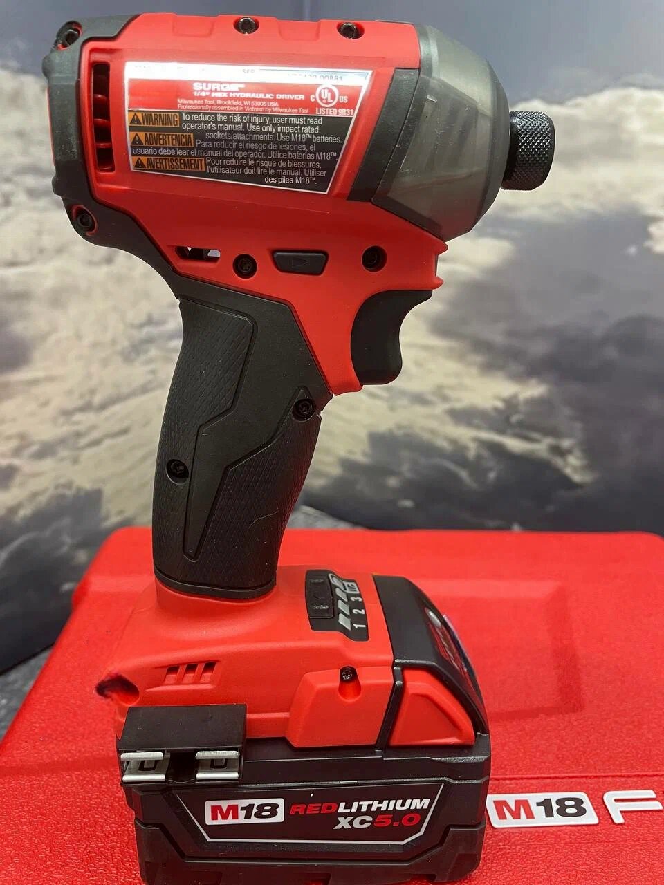 Набор винтоверта Surge 2760-22 с зарядкой 220 вольт