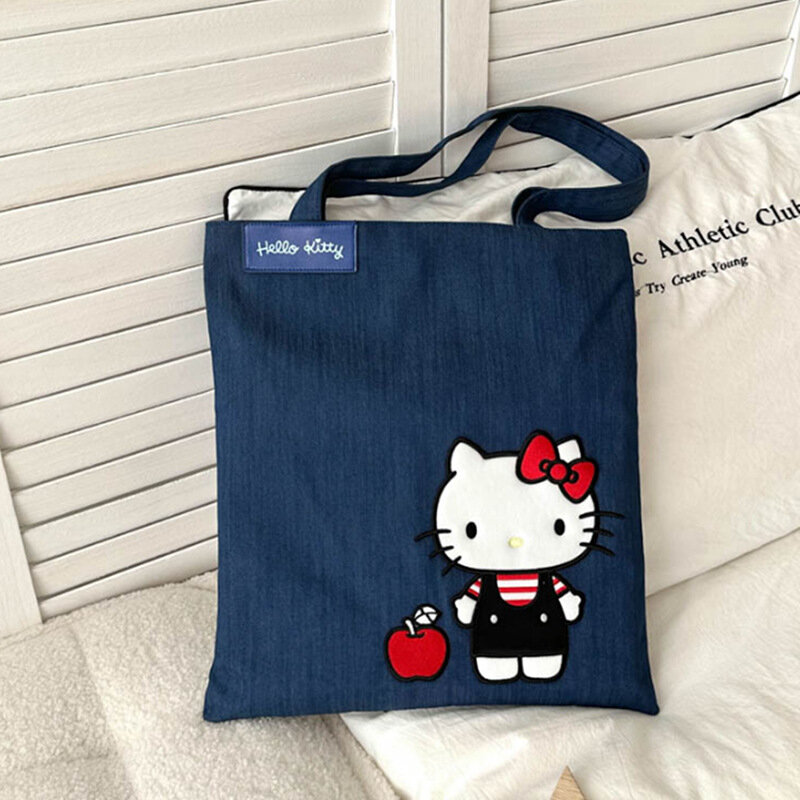 Джинсовая сумка через плечо Sanrio Kuromi — это милая, стильная и вместительная сумка для работы, портативная холщовая сумка.