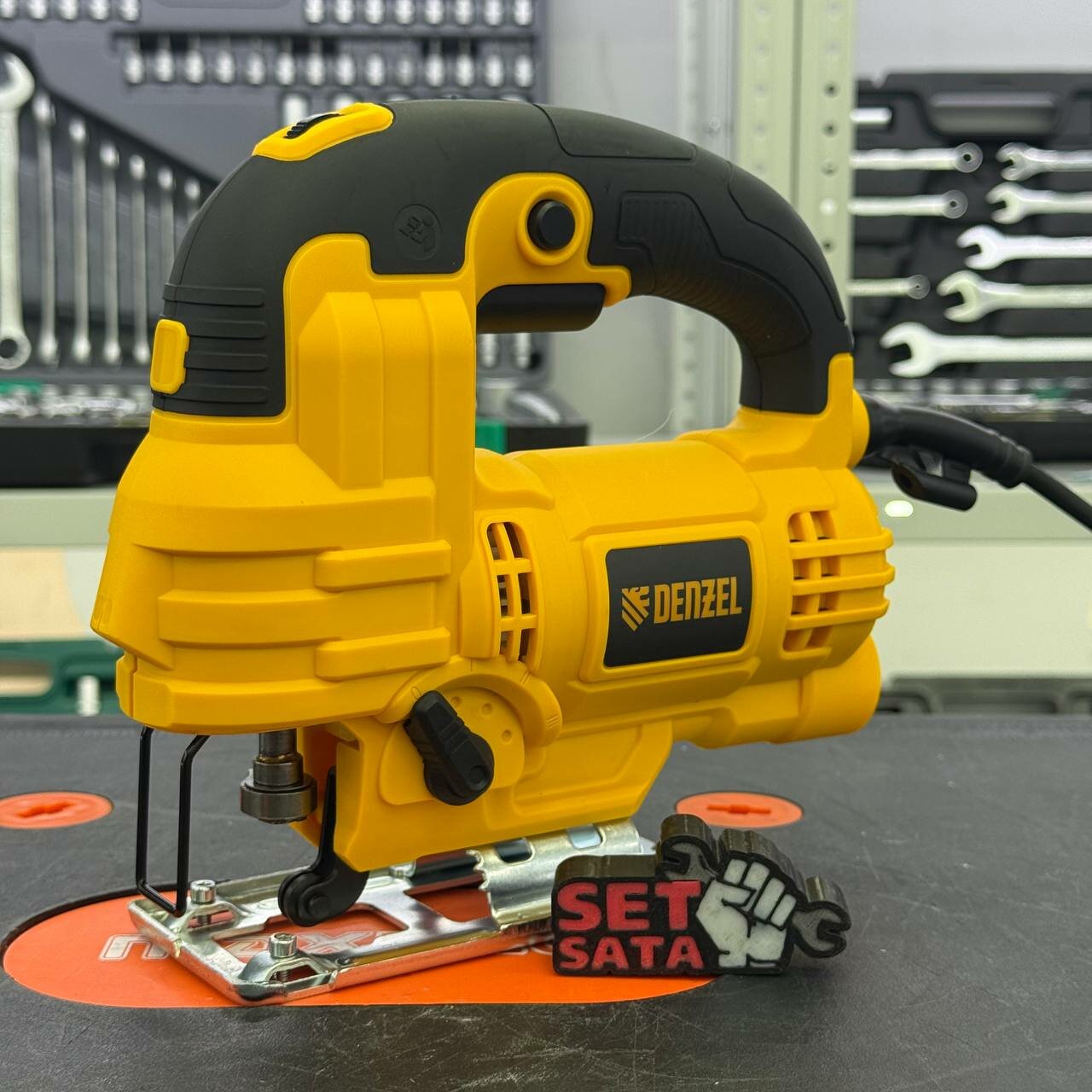 Лобзик Denzel 27104, электрический, мощность 700Вт, глубина пропила 85мм