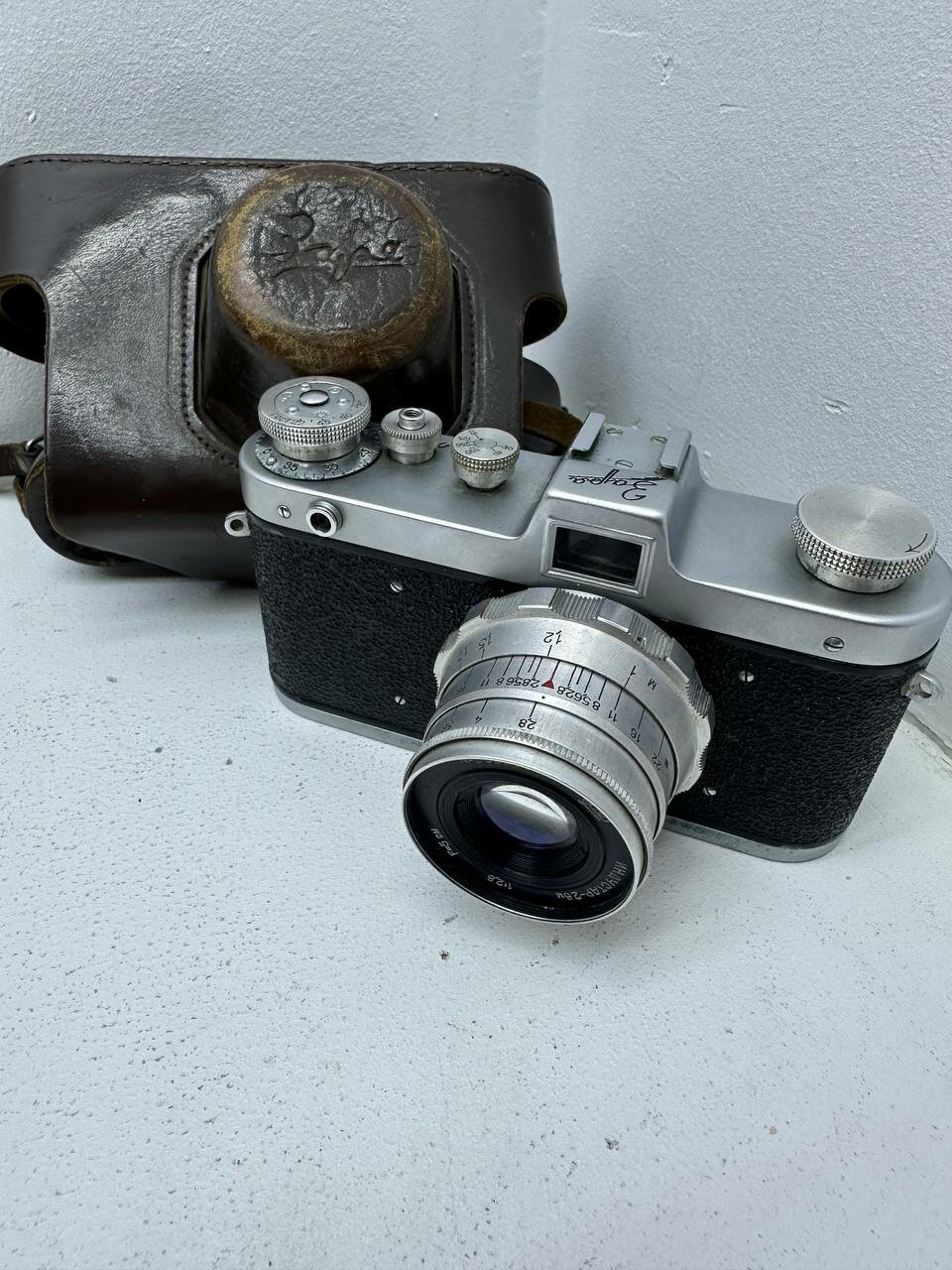 Фотоаппарат "Заря" с объективом "Индустар-26м" в родном кофре, Харьковское объединение «ФЭД», СССР, 1959-1961 гг.