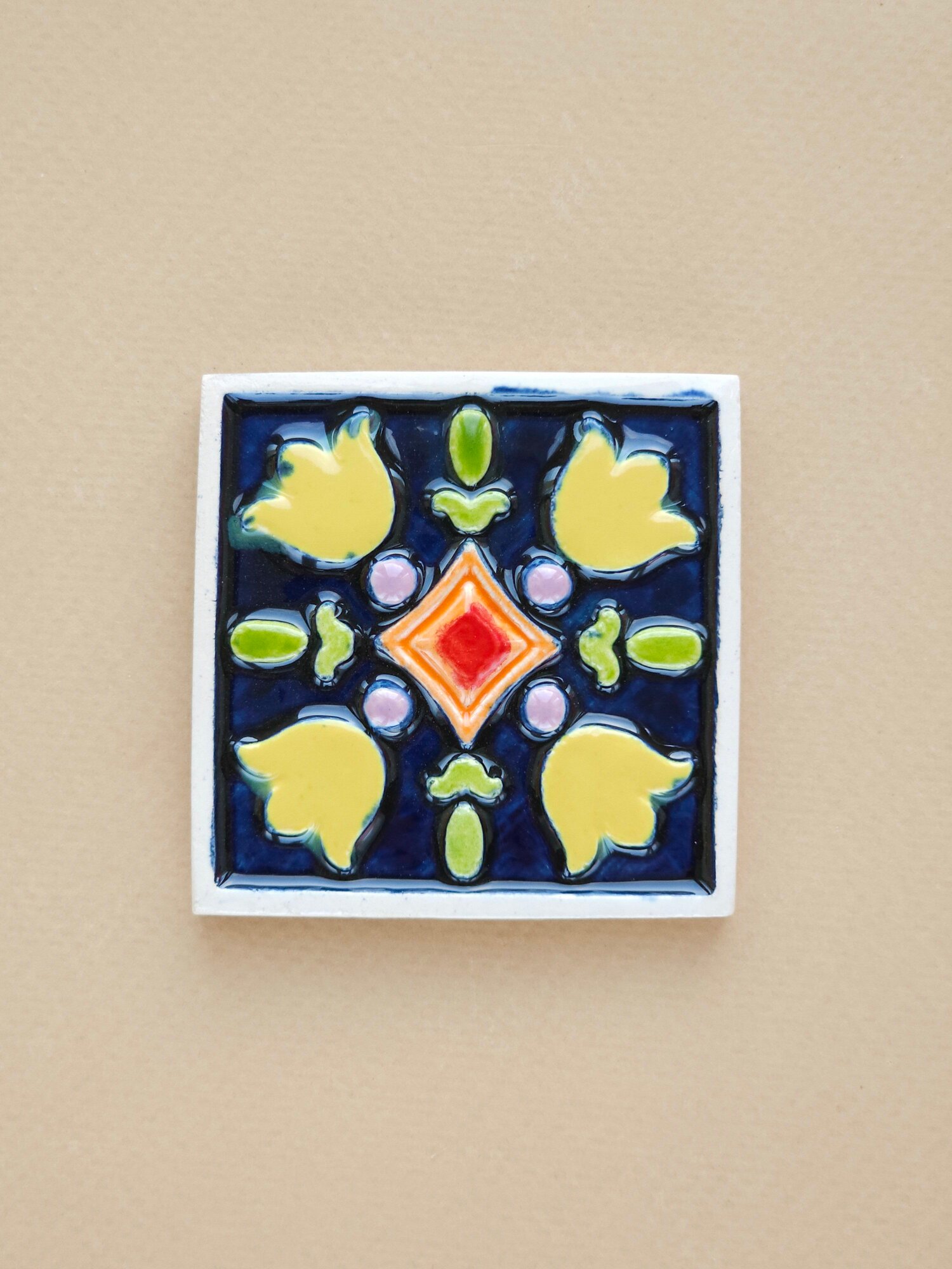 Розетка (магнит). Ярославская майолика. Керамика ручной работы. Сделано в России.