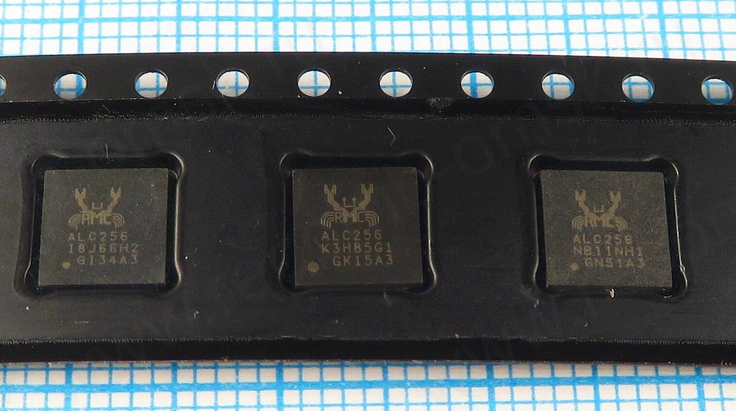 ALC256 - Стерео аудио codec (кодер/декодер) — фото 1