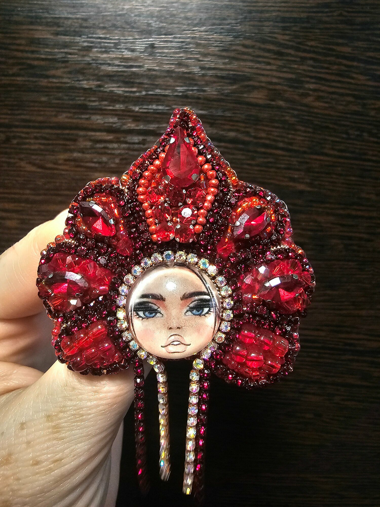 Брошь, стразы