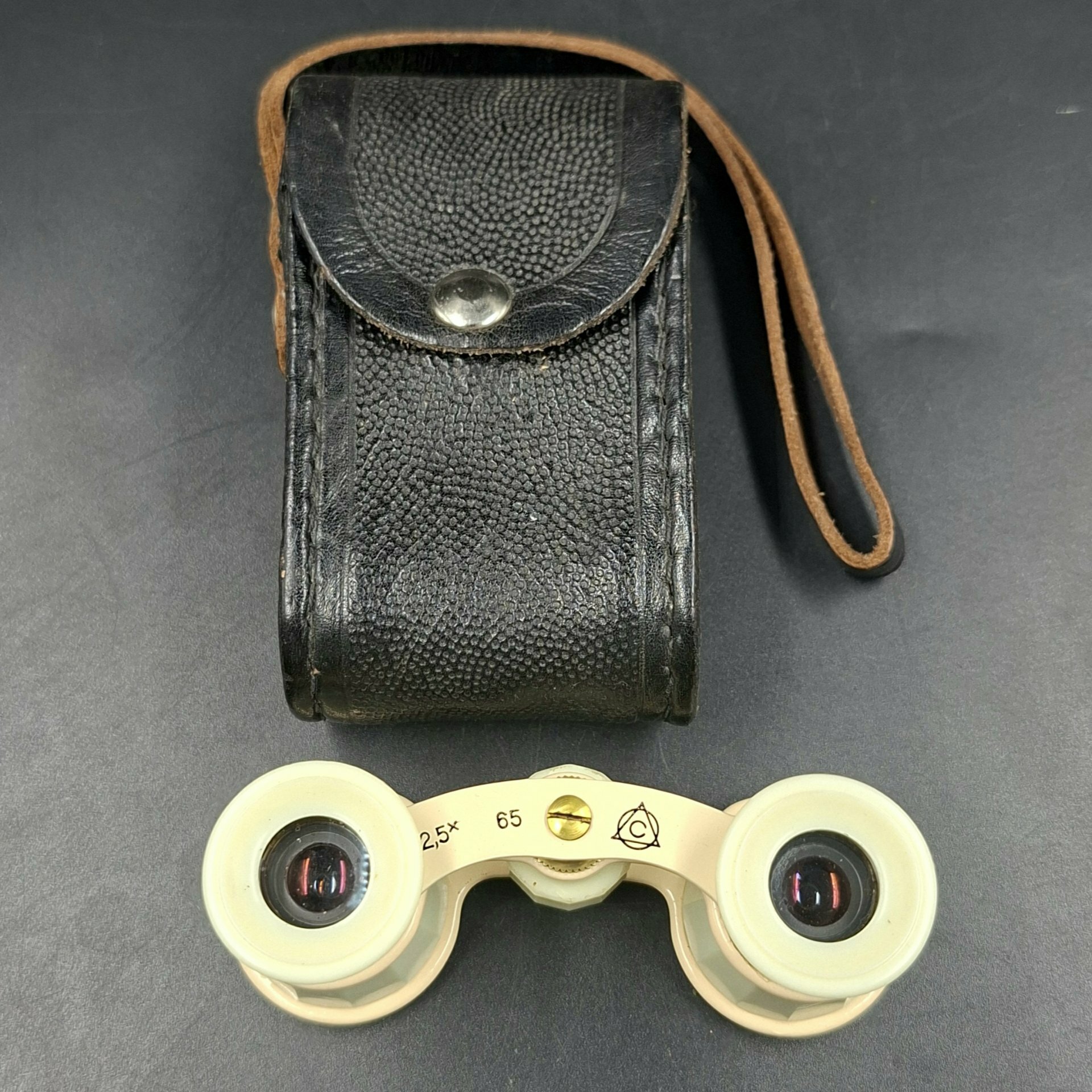 Бинокль театральный в кофре, металл, пластик, стекло, кожа