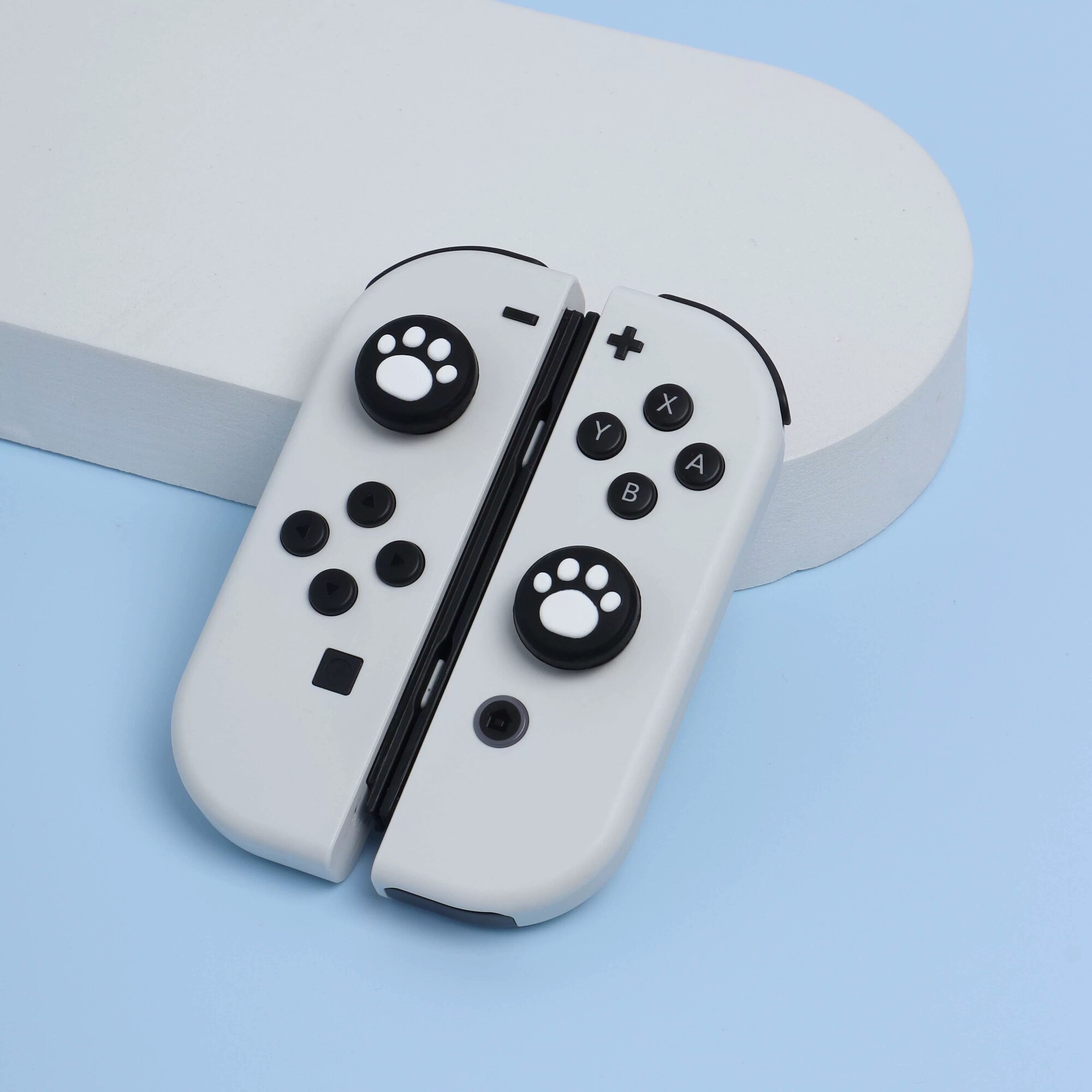 Силиконовые накладки для джойстика Joy-Con Nintendo Switch OLED/Lite — набор из 2 шт. с рисунком Черная Кошачья Лапка