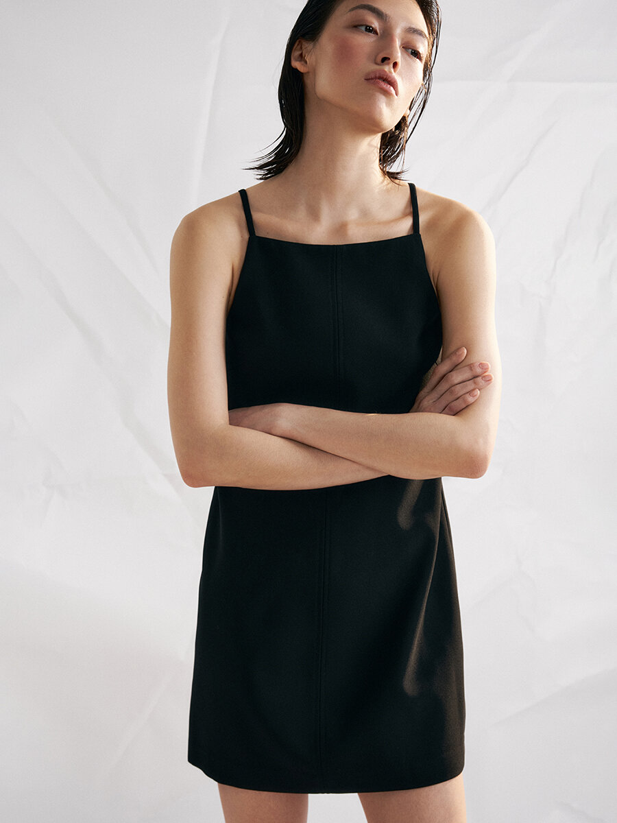 Платье мини на тонких бретелях