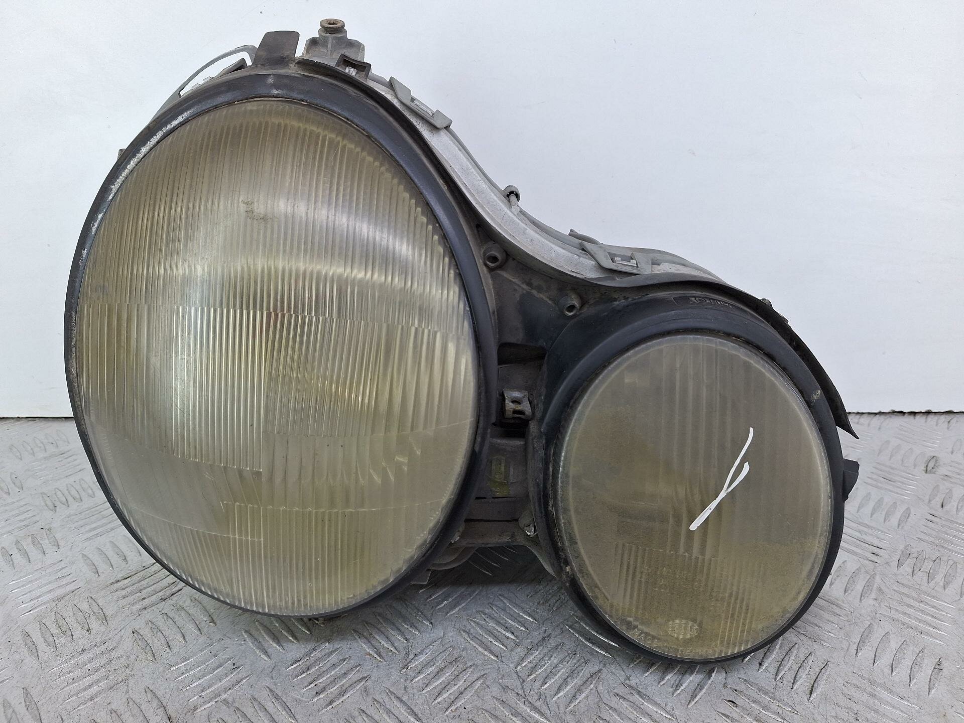 Фара правая Mercedes-Benz E W210 (1995 - 1999)