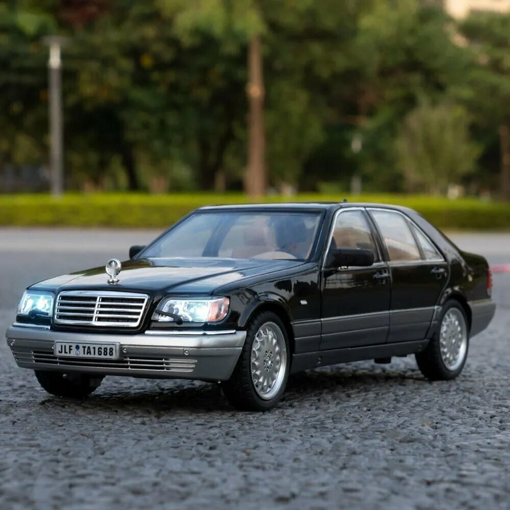 Миниатюрная модель автомобиля из литого металла Мерседес Бенц W140 S320 модель автомобиля Игрушки 1:24 Mercedes Benz W140 S320, со светом и звуками