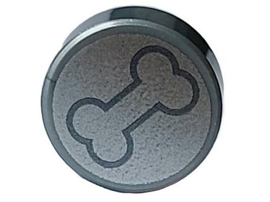 Деталь Lego 98138pb361 Tile, Round 1 x 1 with Dark Bluish Gray Outlined Bone on Metallic Silver Background Pattern