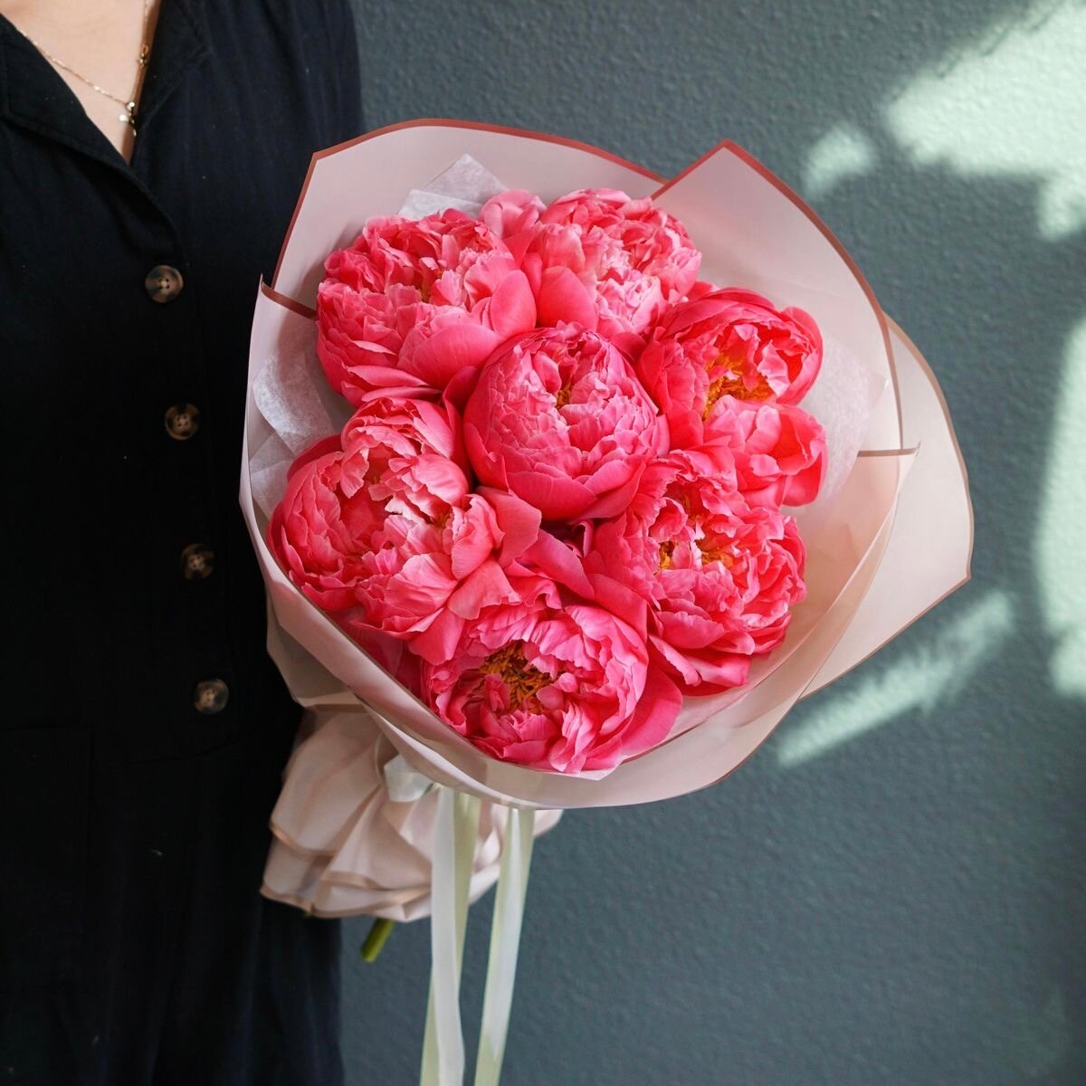 Букет из коралловых пионов 7 шт, красивый букет цветов, шикарный букет