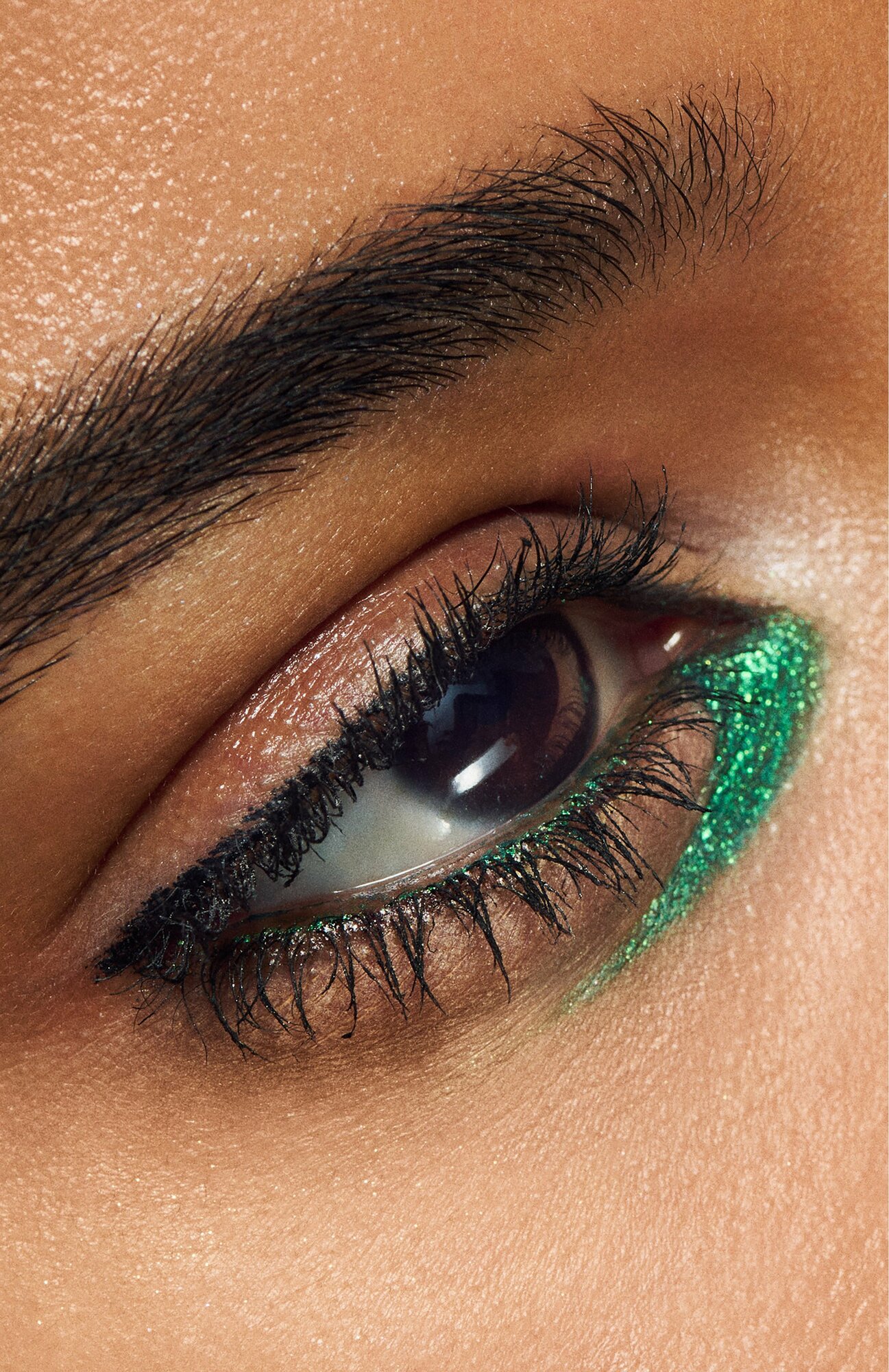 Жидкие тени для век Dazzleshadow, оттенок Telepathic Teal (4ml) MAC