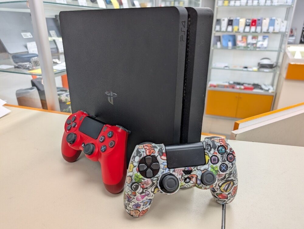 б\у Игровая приставка PlayStation 4 Slim 1Tb