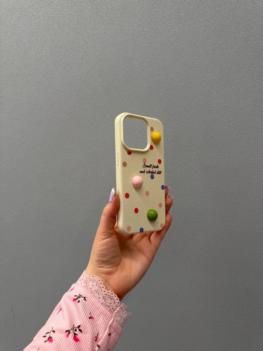 Чехол на Iphone 15 Pro, с добавлением пластмассовых фигур, женский — фото 1