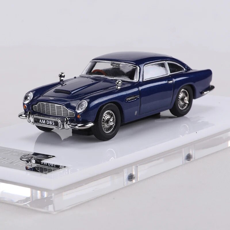 Коллекционная модель автомобиля ATS 1:64 DB5 из сплава, имитирующая реалистичный вид, для демонстрации.