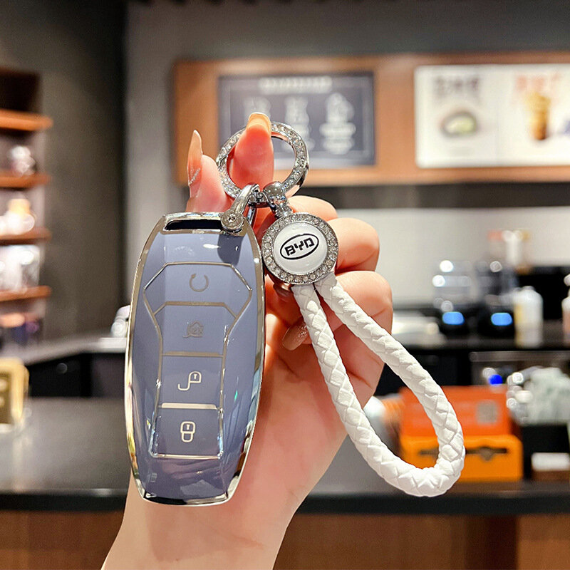 Чехол для ключа автомобиля BYD Tang в сером цвете с белой диамантной биркой