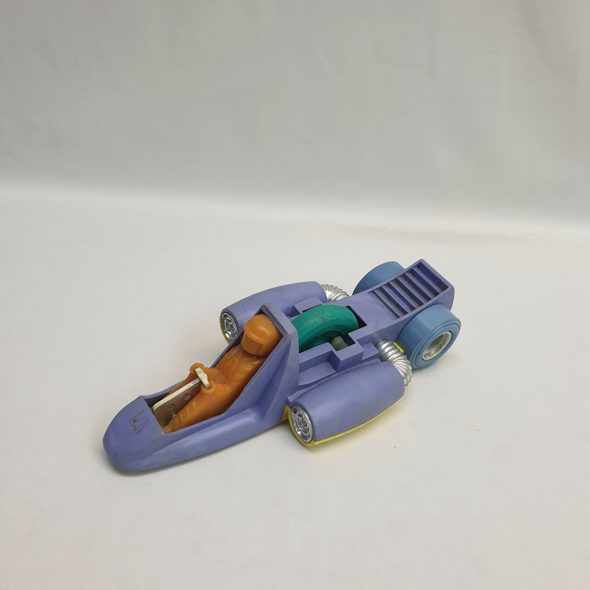 Винтажная игрушка СССР. Гоночная машинка с фигуркой водителя, пластиковая модель ретро