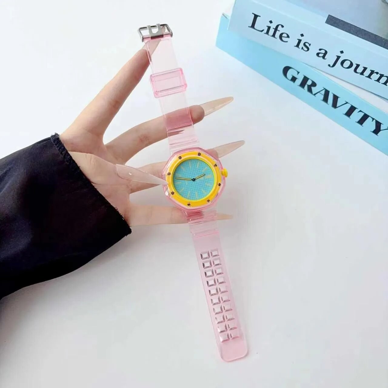 Розовый Swatch Royal Pop Pocket Changer