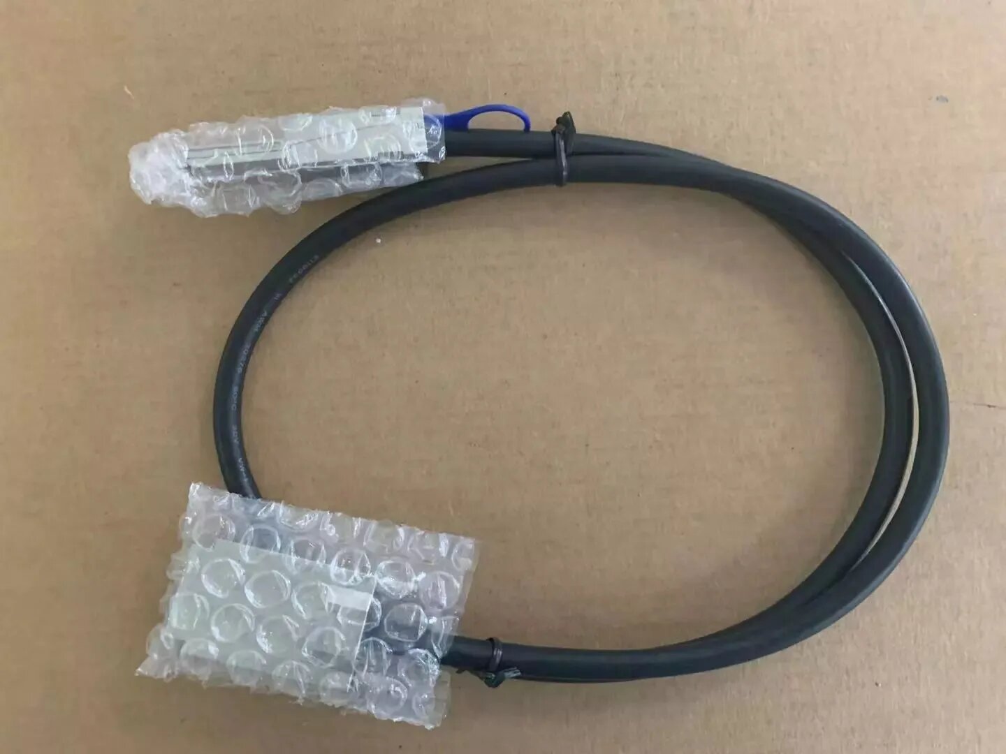 Кабель SFF-8088 — SFF-8470 XMSJ 1.0 м