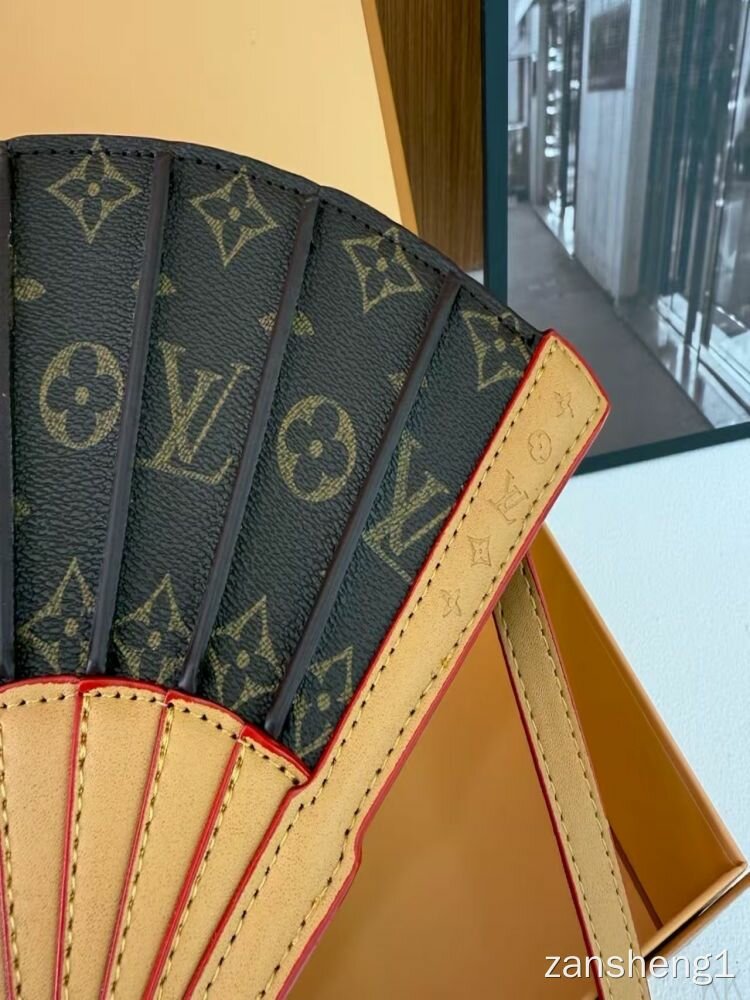 Сумка Louis Vuitton фейерверк, принт Monogram, с ремнем для повседневного использования — фото 1
