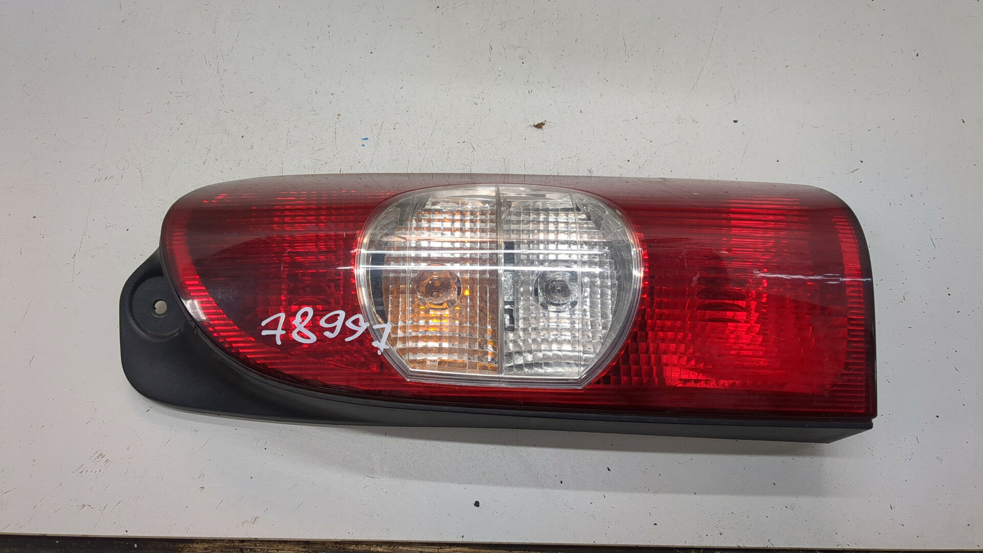 Фонарь (задний) правый Renault Master Б/У