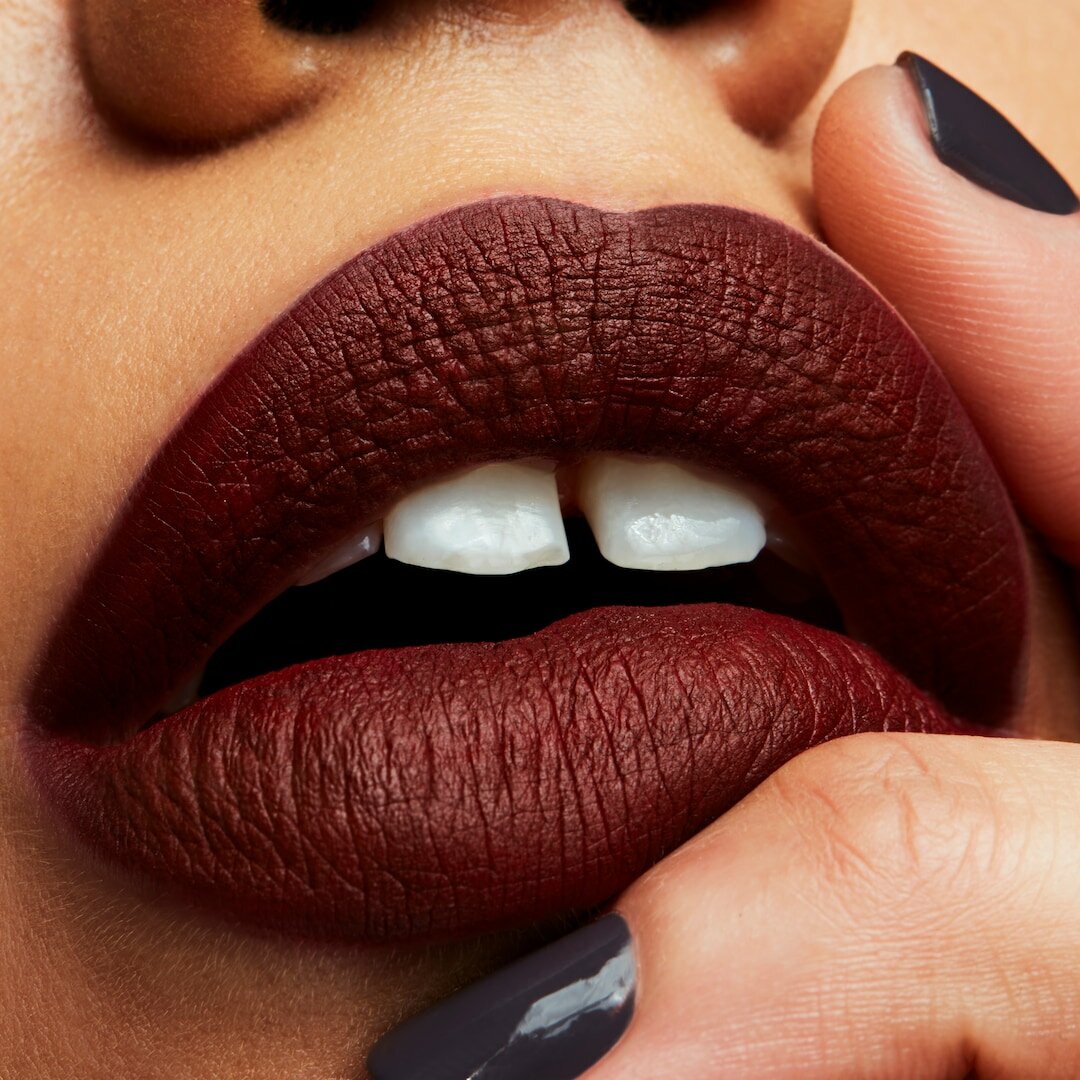 Помада для губ RETRO MATTE LIQUID LIPCOLOUR тон CARNIVOROUS, 5 мл — фото 1