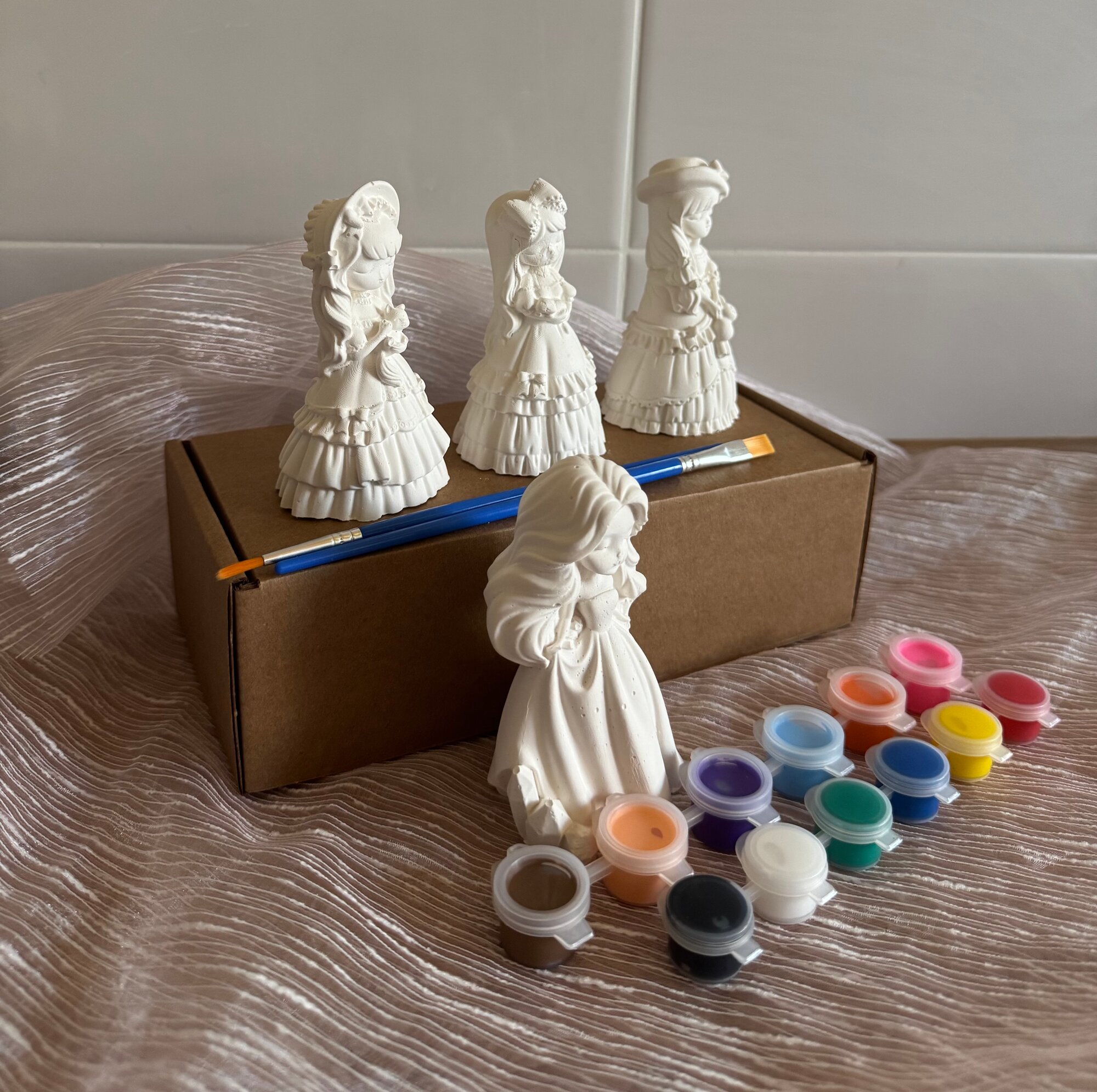 Гипсовые раскраски 3D, 4 фигурки куколки девочки-принцессы, 12 красок, 2 кисточки