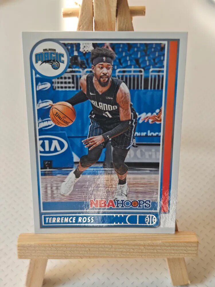 Коллекционные карточки игроков НБА от PANINI - обычные карточки