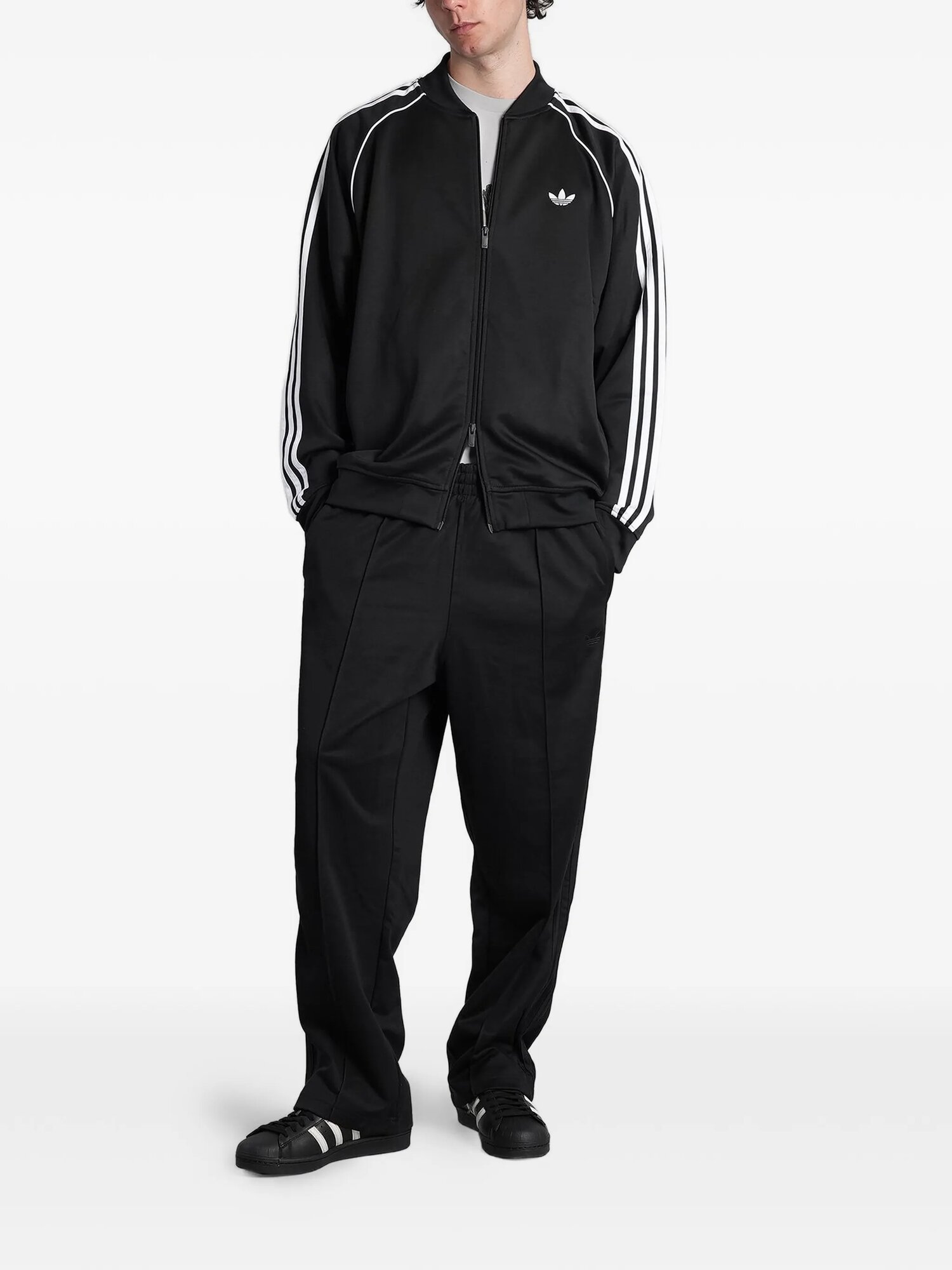 Куртка adidas SST Adicolor Classics logo-embroidered track jacket, размер 48 GER, black/black — фото 1