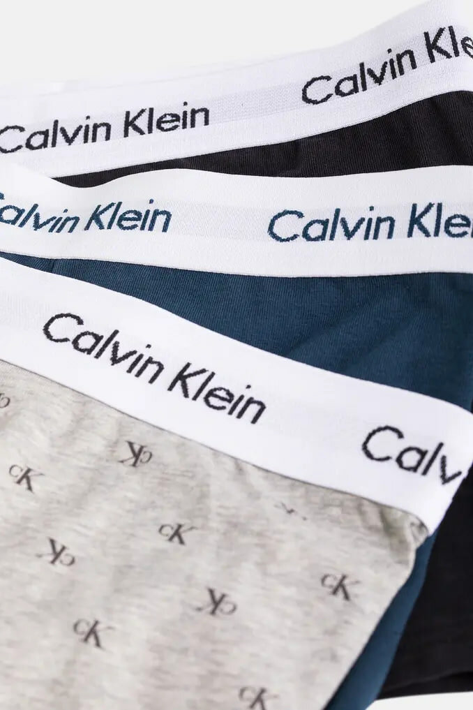 Трусы CALVIN KLEIN LOW RISE TRUNK Classic Fit, комплект из 3 шт., размер L, черный, серый, синий — фото 1