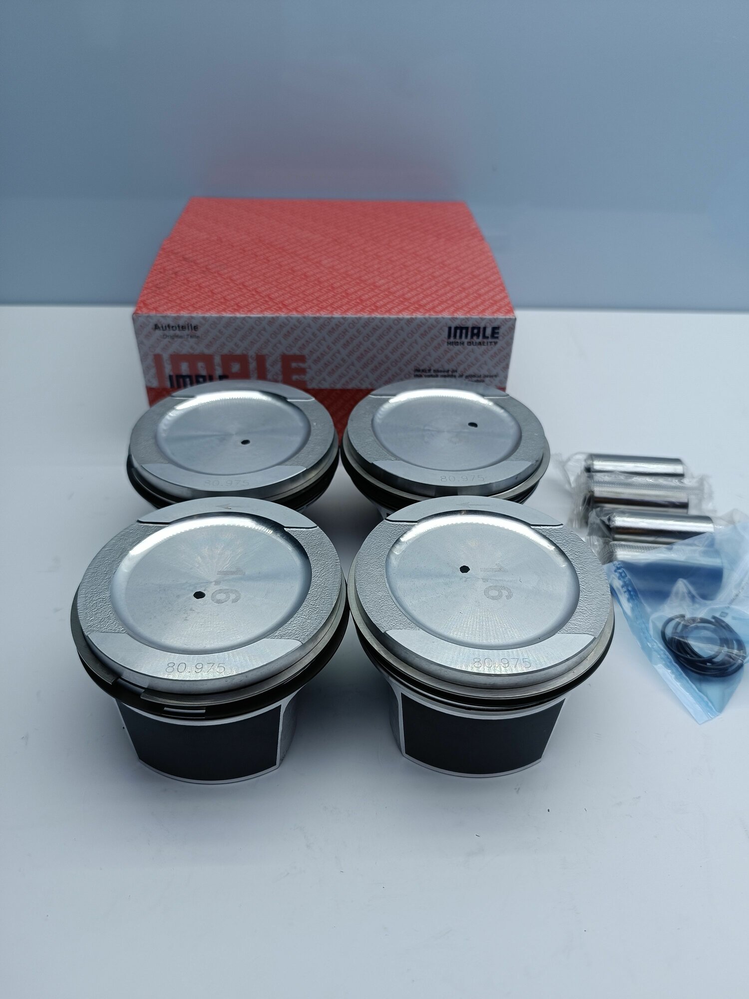 Комплект новых поршней VW VAG 1.6 BSE BSF IMALE/IMLENG I01001042 06A107065N