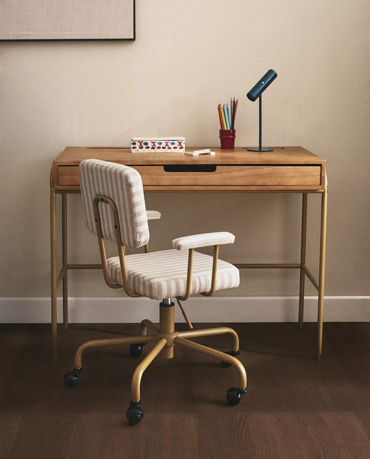 Детский письменный стол ZARA HOME 2630/072/305-99, горчичный, 74x98x50 см