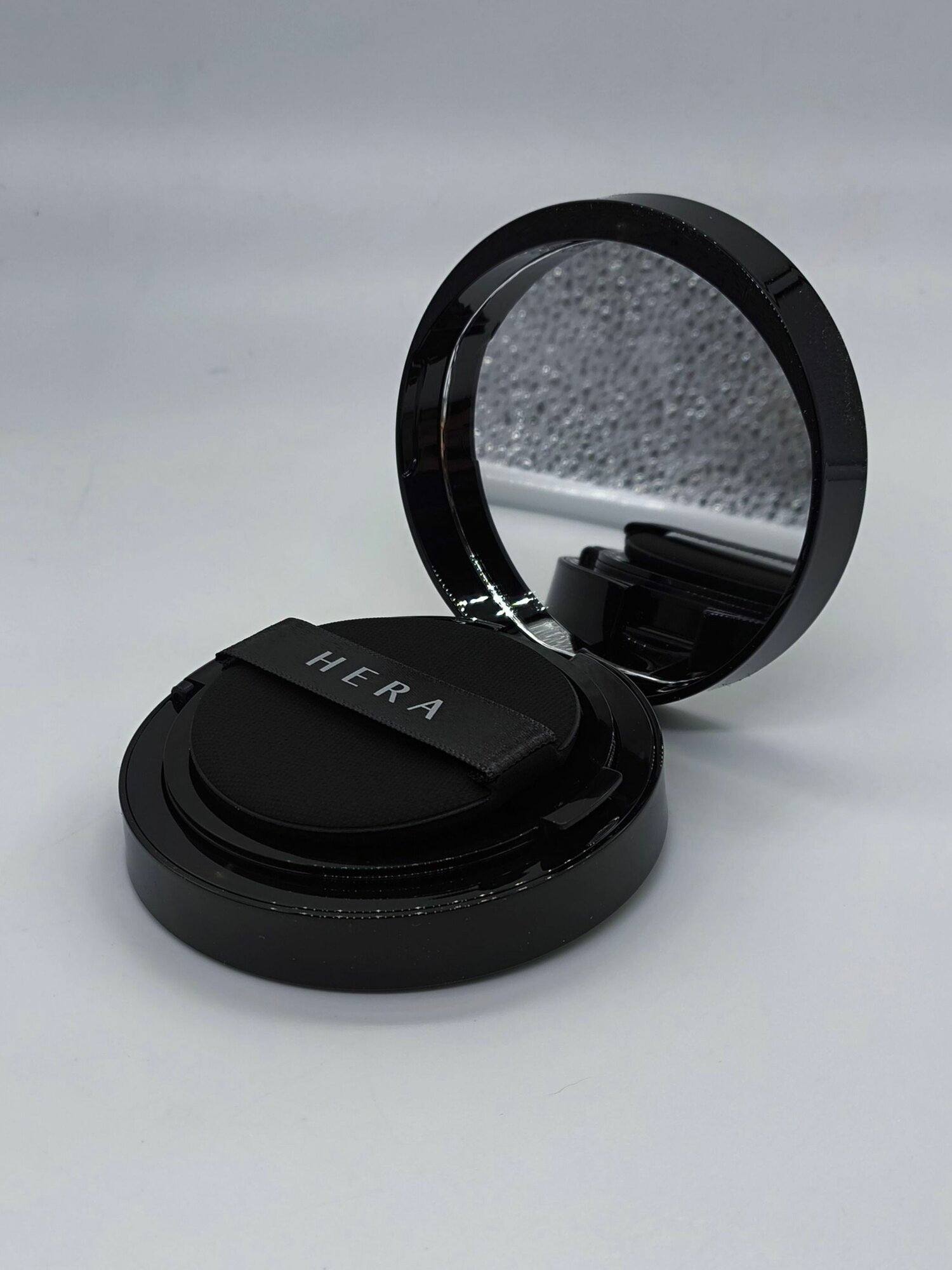Люкс Кушон HERA 23N1 Black Cushion Foundation