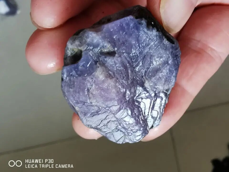 BASILOSAURUS Сапфир природный фиолетовый и синий 60.6g(39mm)