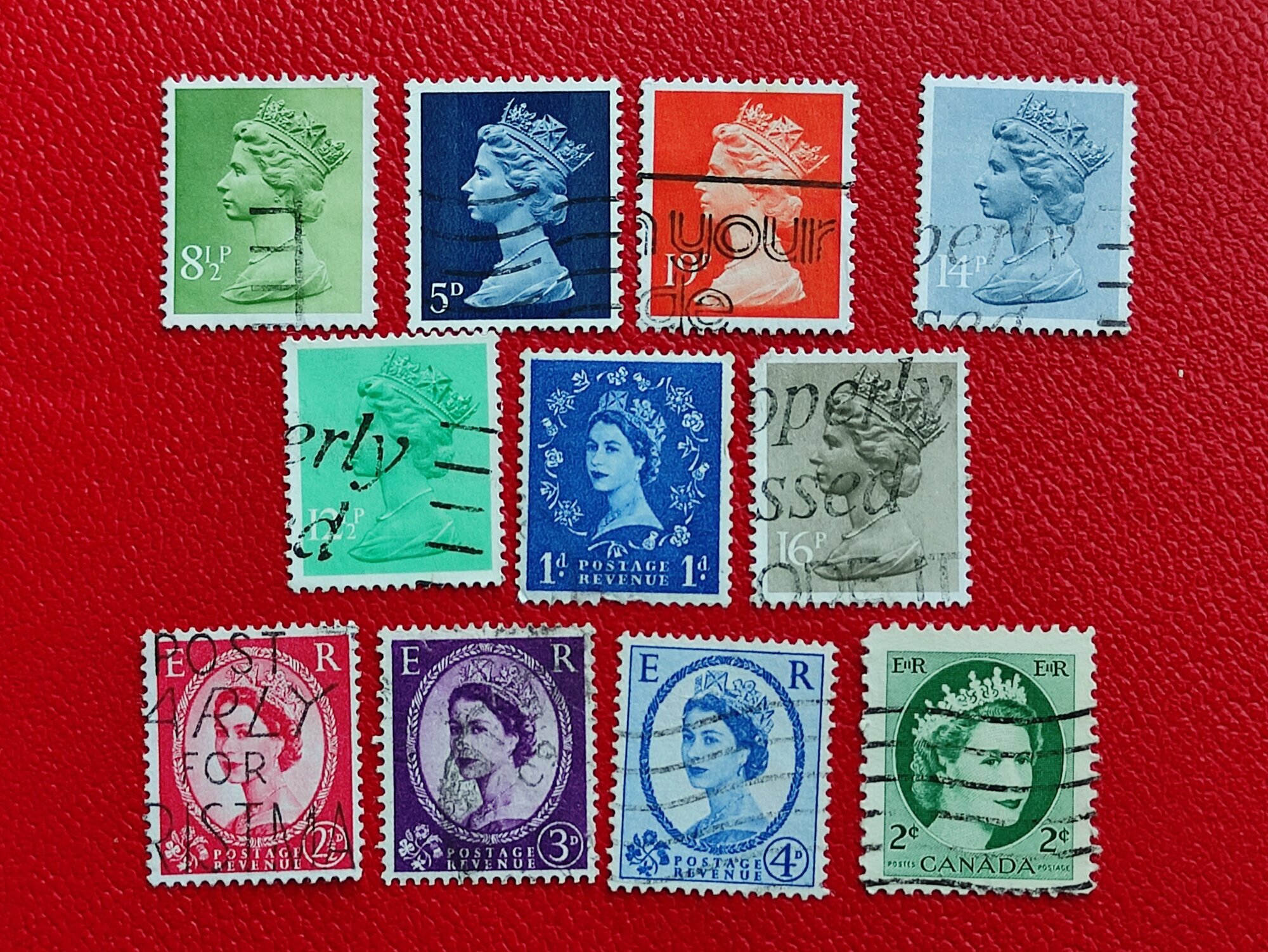 Марки Великобритании 1977. Королева Елизавета II. Гашение - см фото