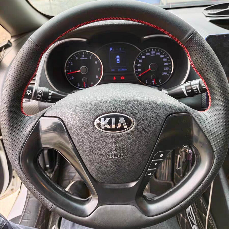 Чехол для руля Kia K3 2013-2017 из натуральной кожи с черными перфорациями и красной строчкой