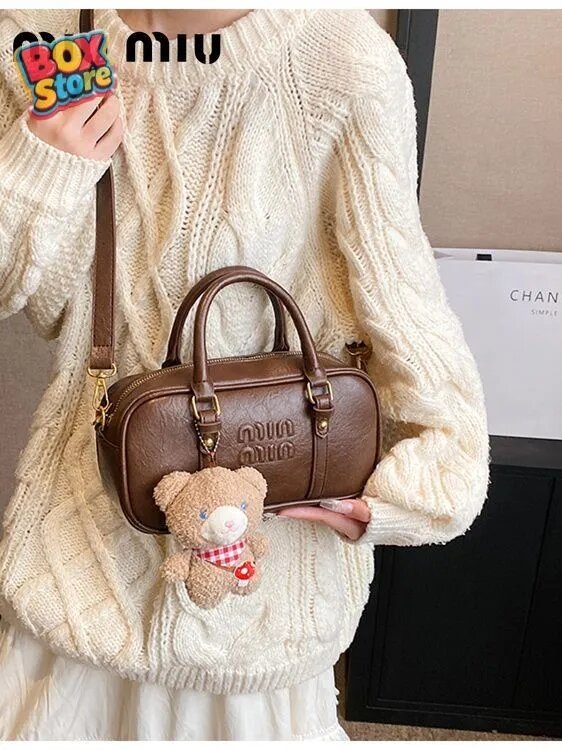 Сумка на плечо Miu Miu из искусственного меха, 13x9 см, с медвежонком