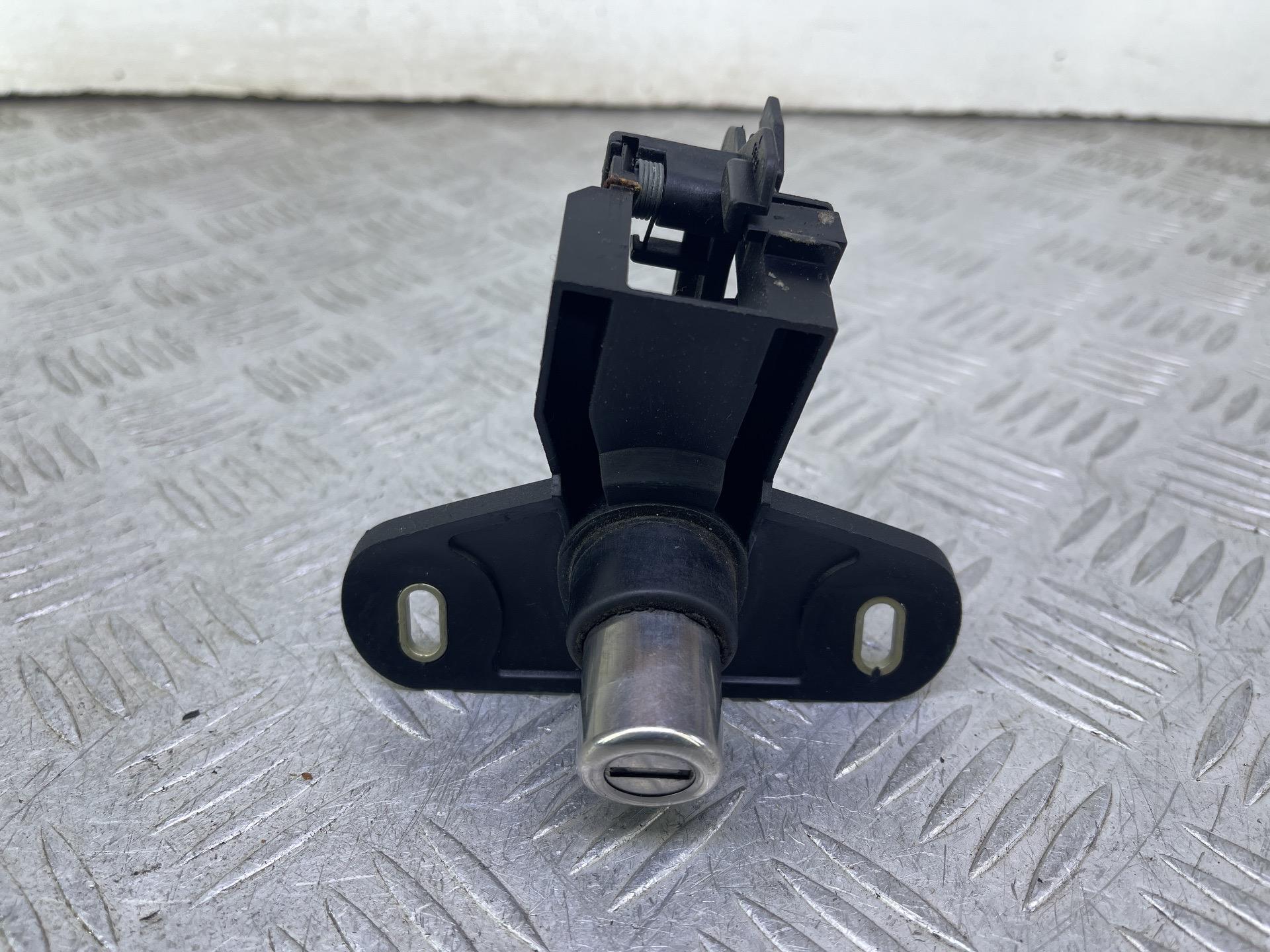 Кнопка открытия багажника Opel Astra G 1999