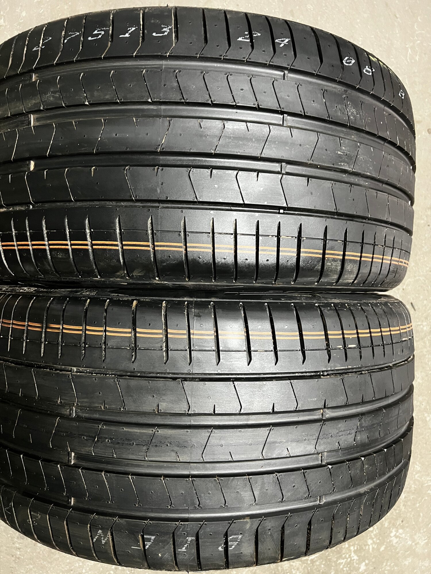 Pirelli P Zero PZ4 315/35 R21 111Y — фото 1
