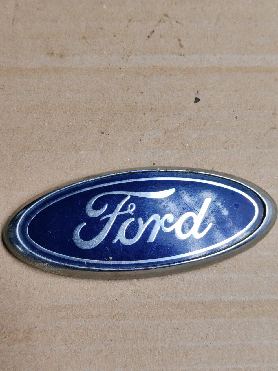 Эмблема передняя Ford Fiesta mk4