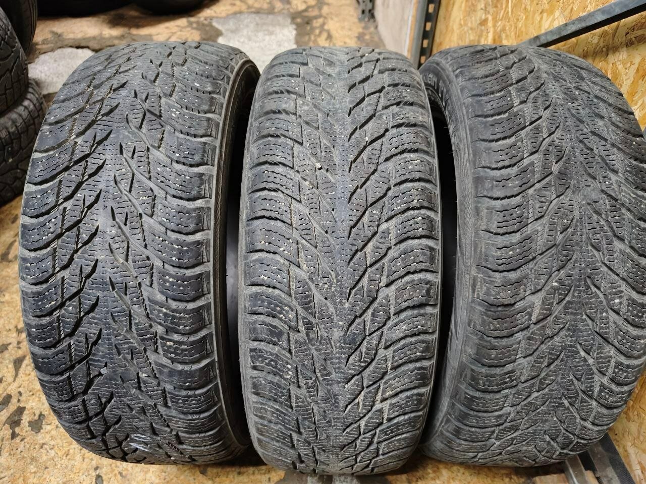 Зимние шины Nokian Tyres Hakkapeliitta R3 195/55 R16 40% износ AXD527411