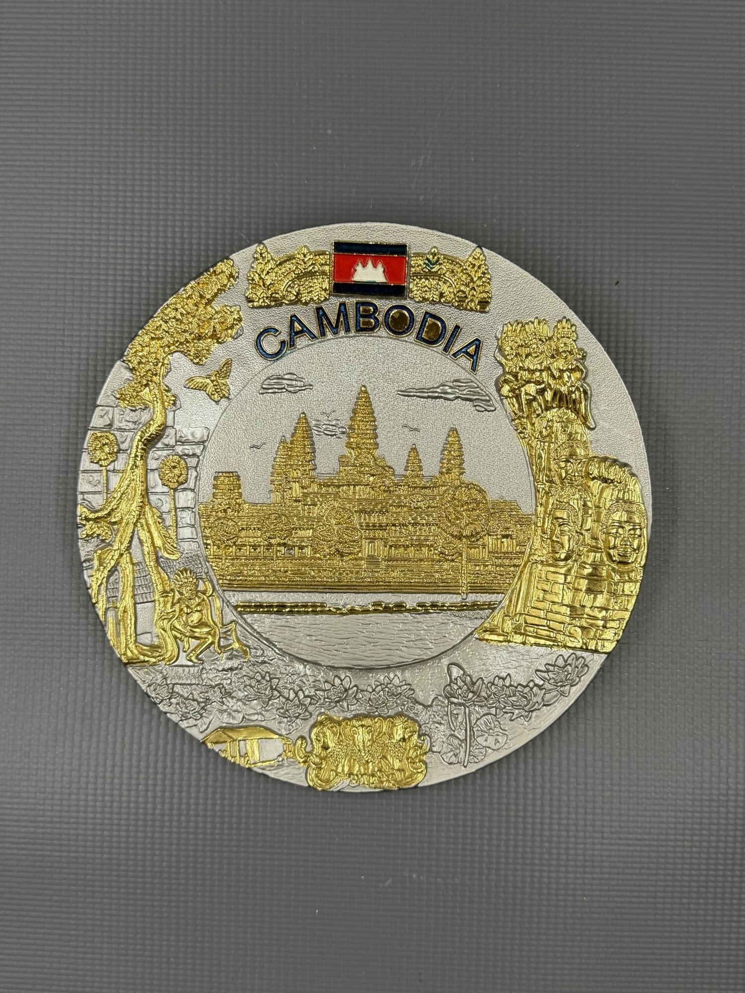Тарелка декоративная настенная "Cambodia Камбоджа" Позолота металлическая, диаметр 13,3 см Красивая!