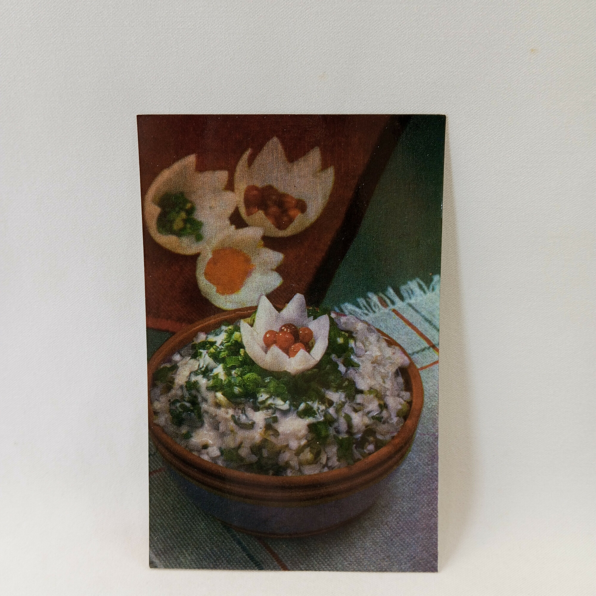 Открытка советская СССР. Рецепт салата Дубки с грибами, курятиной, яйцами и брусникой. Винтаж