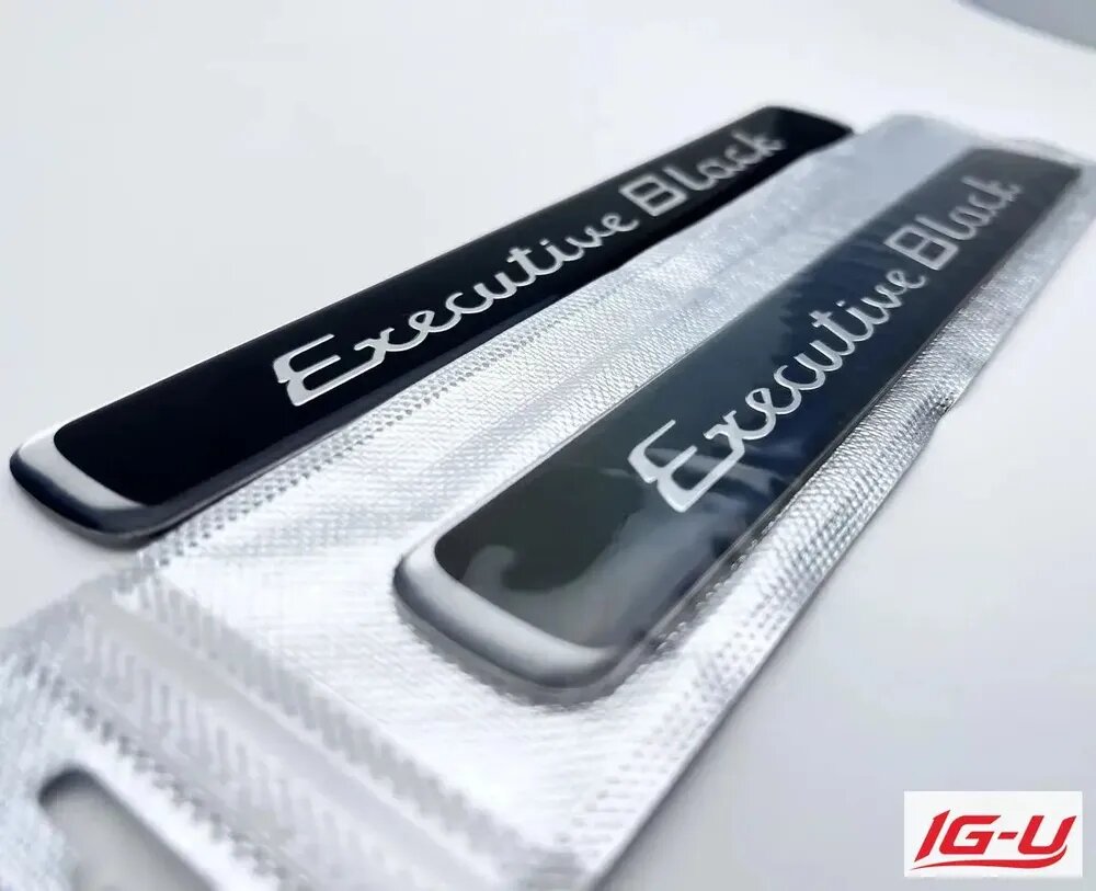 Эксклюзивные шильдики EXECUTIVE BLACK, набор из двух элементов для задних стоек Toyota Land Cruiser, значки применяются в качестве декоративных надписей.